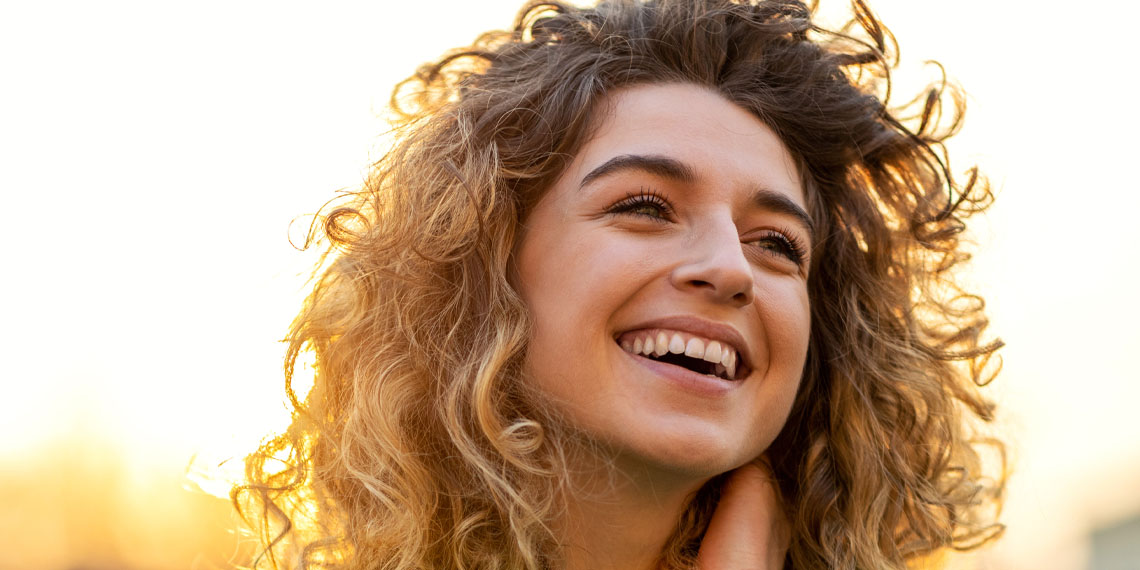 Trying to make other people happy makes us happier than trying to make ...