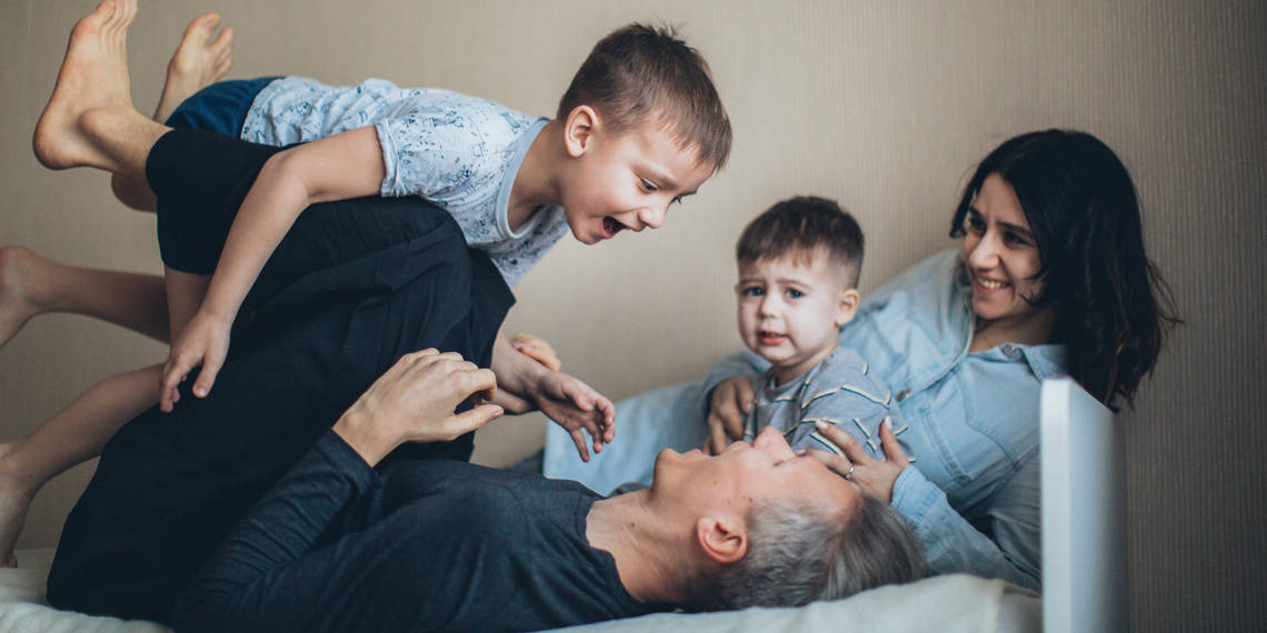 Secure attachment to both parents − not just mothers − boosts children ...