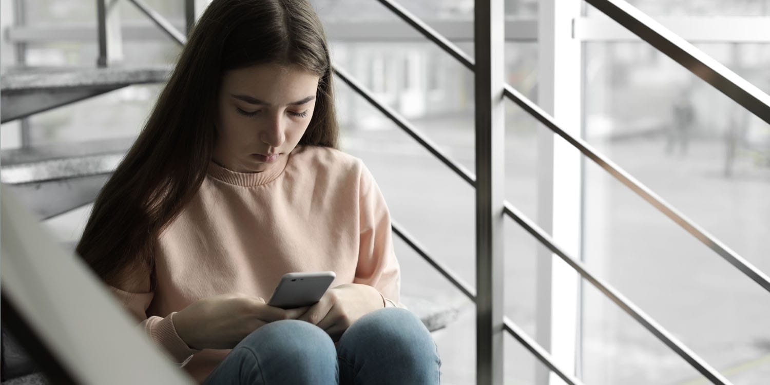 Study sheds light on the psychological routes from loneliness to ...