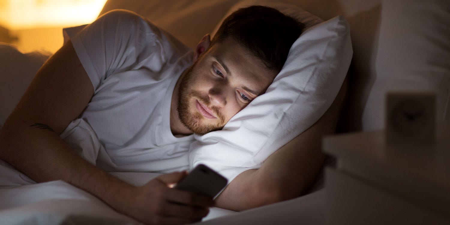 Exposure to smartphone light suppresses melatonin levels at night