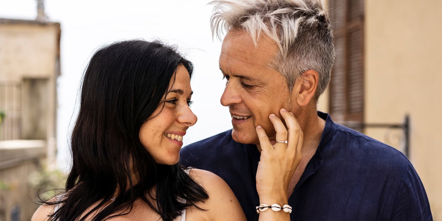 Romantic age gaps evolve over time, new psychology research shows