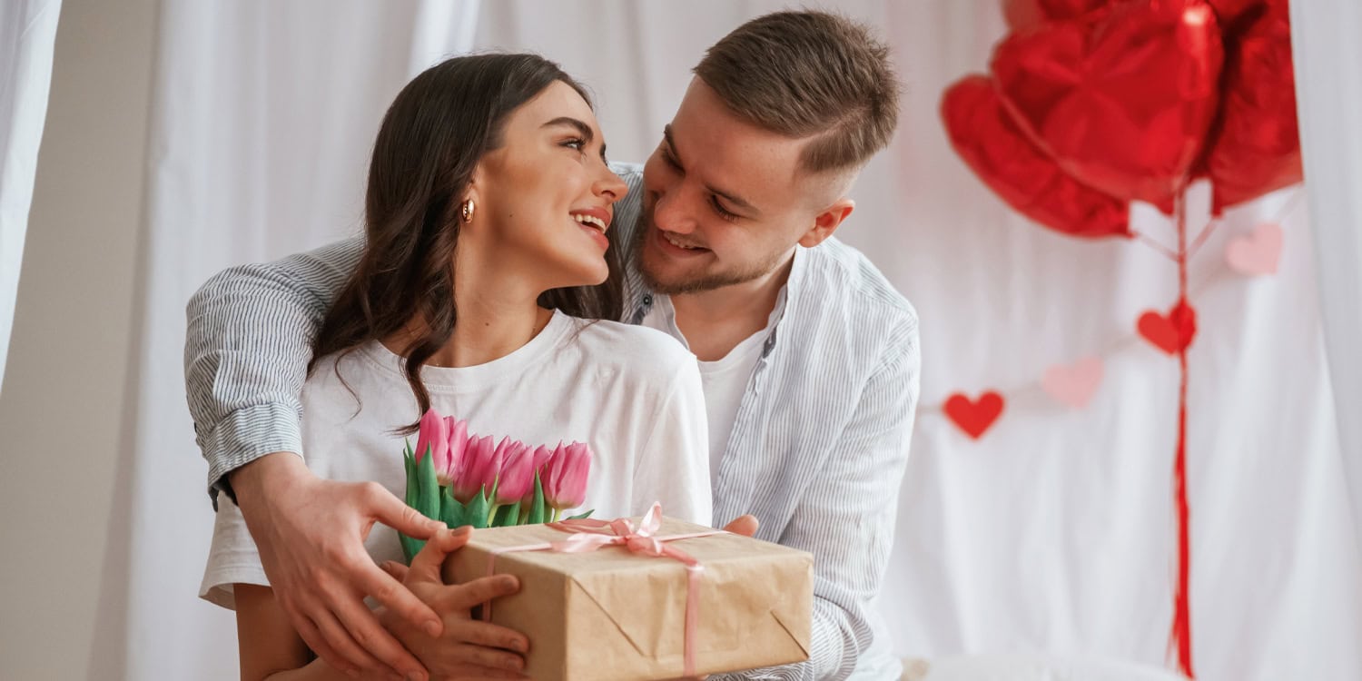 7 subtle signs you are being love bombed—and how to slow things down ...