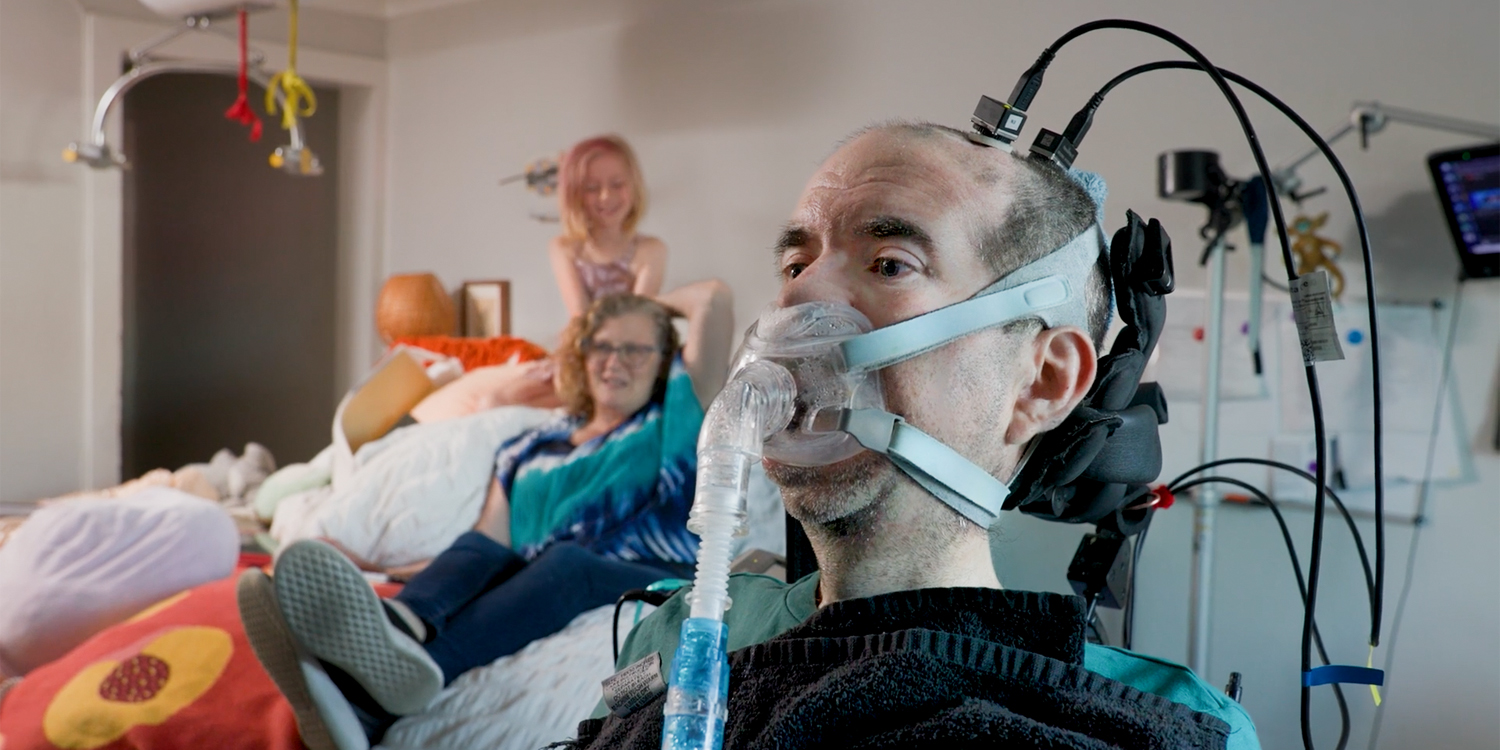 Unprecedented brain implant allows paralyzed man to completely control ...